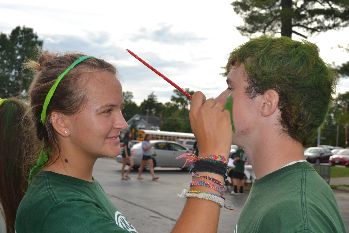 Students celebrate Freshmen Spirit Night – The McNicholas Milestone