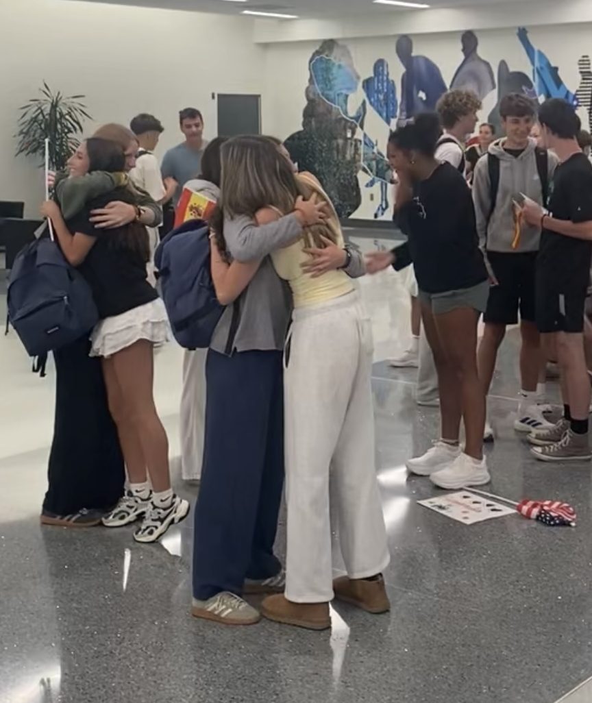 Spanish exchange students arrive, share cultural differences – The ...